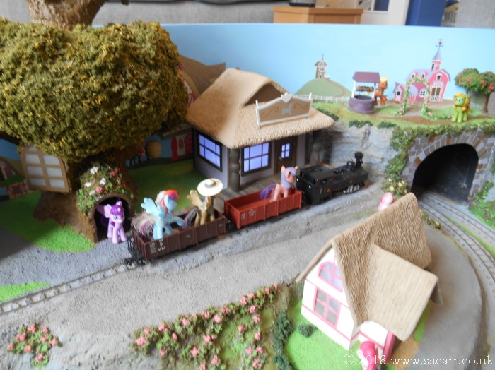 The Equestria Railroad - My Daughter's OO9 scale "My Little Pony ...